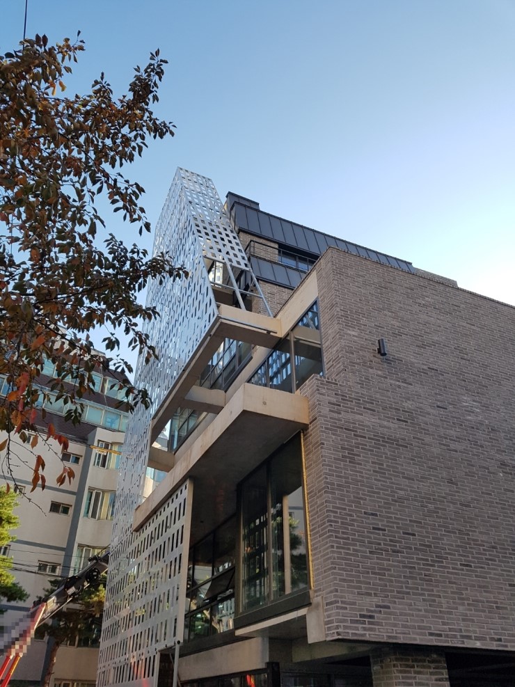 금속외벽 마감공사 방배동 디자인그룹 희오빌딩 알루미늄 펀칭메탈홀리판넬 시공 네이버 블로그