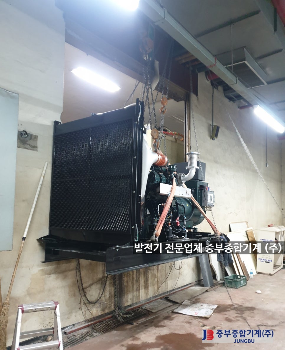비상발전기 설치 신품 비상발전기 두산엔진 P158le 엔진을 사용한 400kw 비상발전기 기존 발전기 철거 후 신품 설치